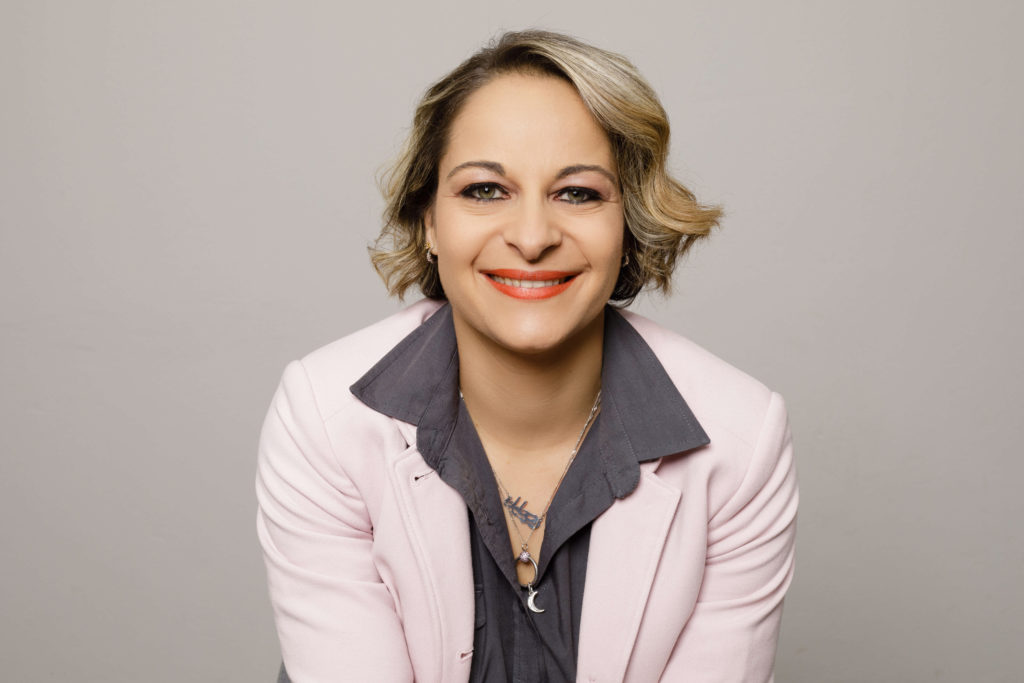 Why Professional Beats DIY For Your Headshots | Leigh Benson ...